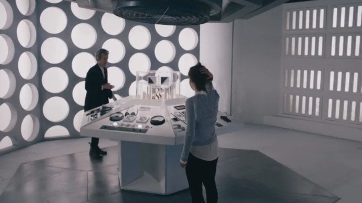 Picture surfaces of the Doctor in the 1st Doctor's TARDIS : r ...