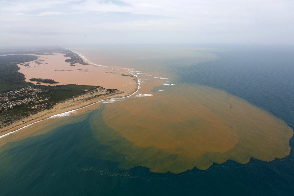 Photos: Toxic sludge from Brazil’s burst dam reaches Atlantic Ocean via ...