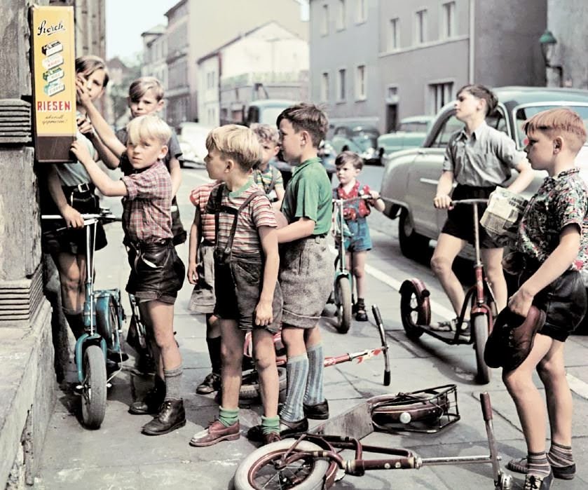 Post-war Germany in the 50s, and 60s. Photography by Josef Darchinger ...