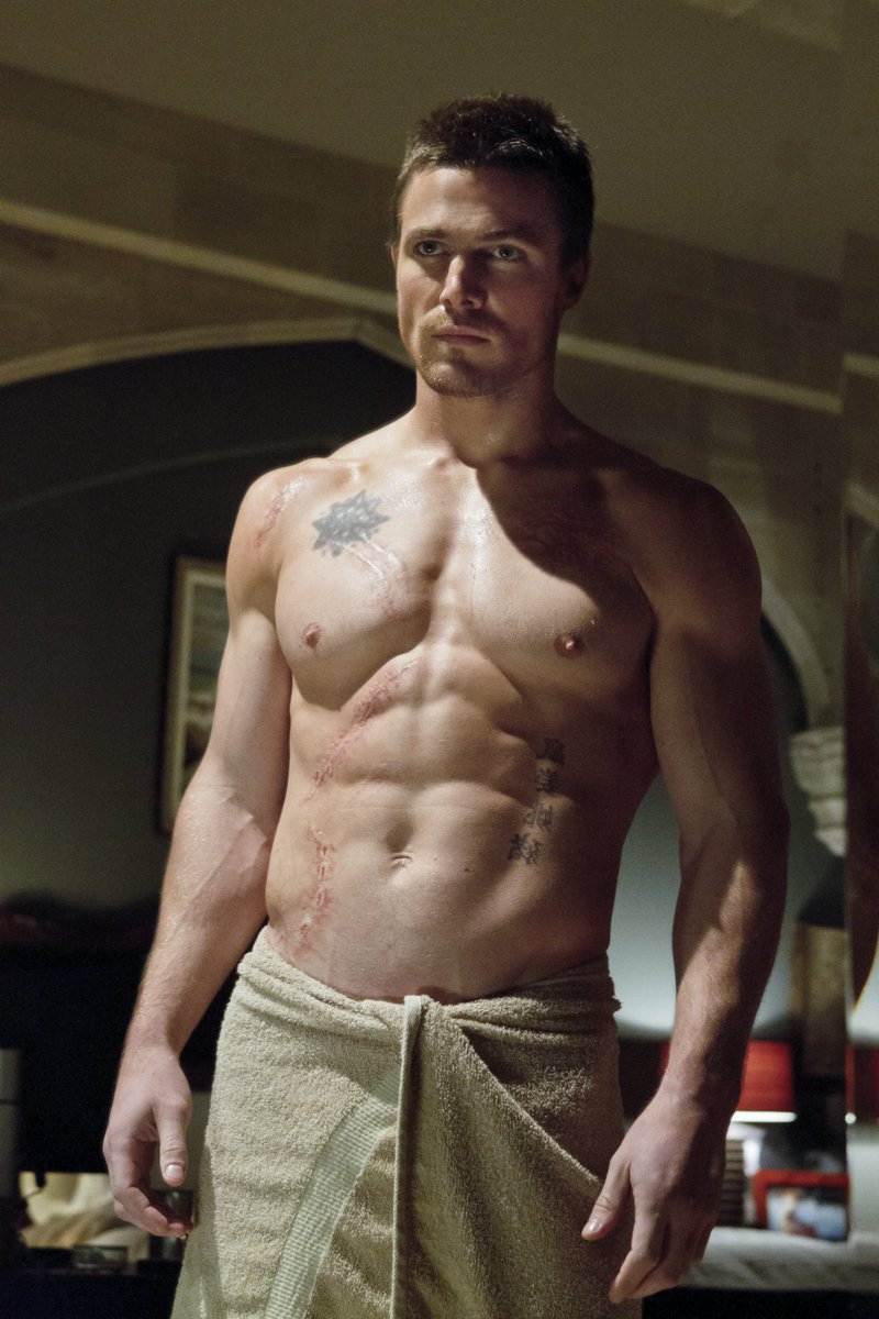 You think Oliver Queen looks like this by staying in bed all day? Get ...