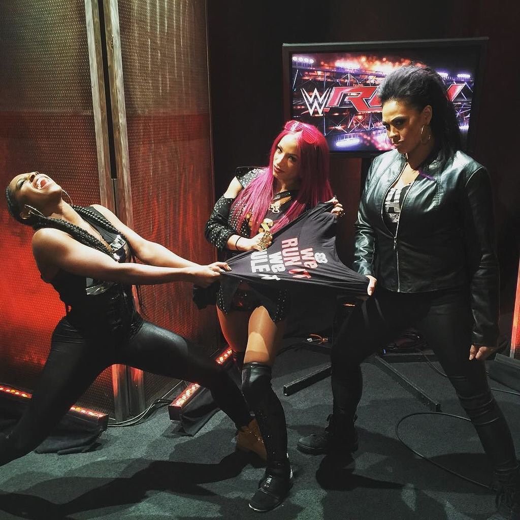 Team bad runs it! cause team bella doesn't have unity!! @taminasnuka ...