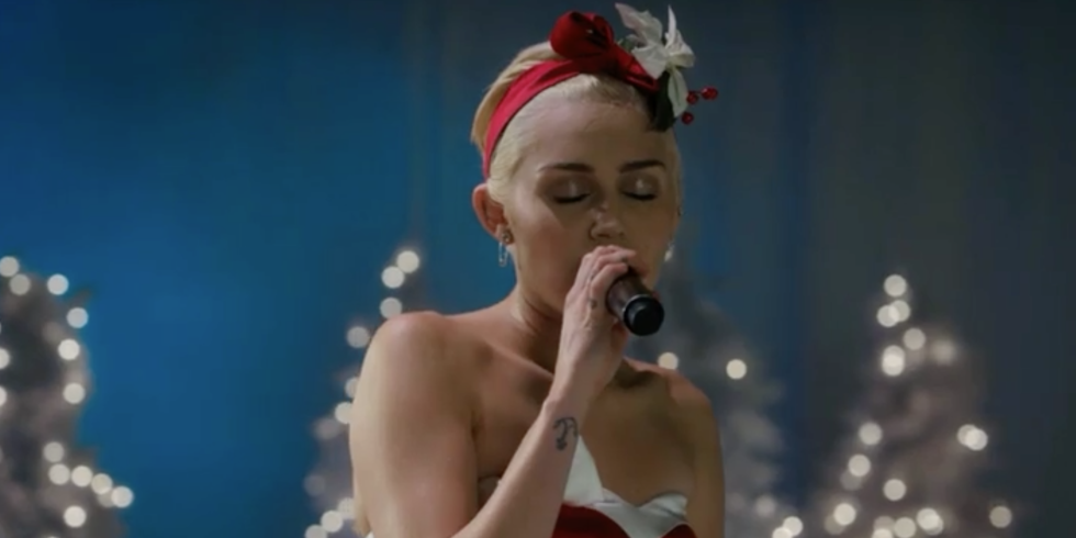 Miley Cyrus Singing "Silent Night" Will Make You Fall in Love With Her ...