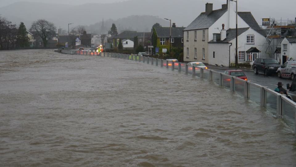 Flood defences holding in Keswick | Border - ITV News