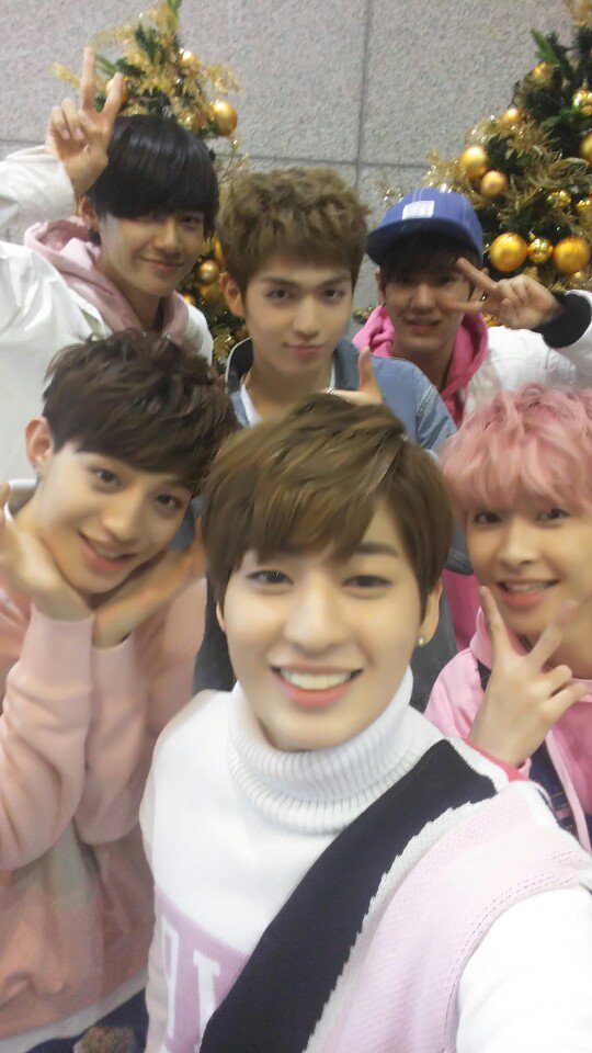 오늘 인가에서 핑크로 무장한 exid+업텐션 - 인스티즈(instiz) 이슈 카테고리