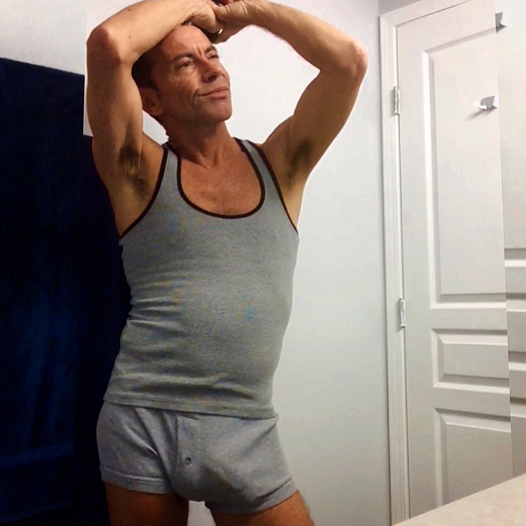 JeffPetersXXXvr on Twitter: "LUV how my Calvin Klein boxers show my bulge n balls off. #gay # ...