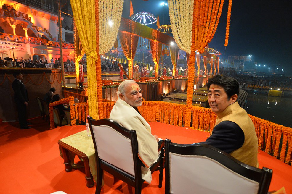 Narendra Modi, Shinzo Abe attend Ganga Aarti at Varanasi | DeshGujarat
