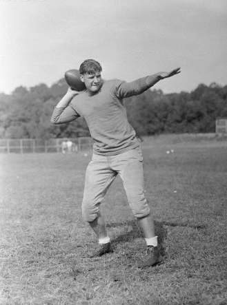 The model for the Heisman Trophy was NYU running back Ed Smith | Darren ...