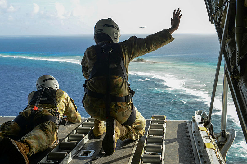 Soldiers from 176 Air Dispatch Squadron with Aus_AirForce deliver ...