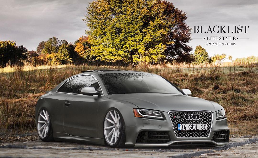Slammed Audi Rs5