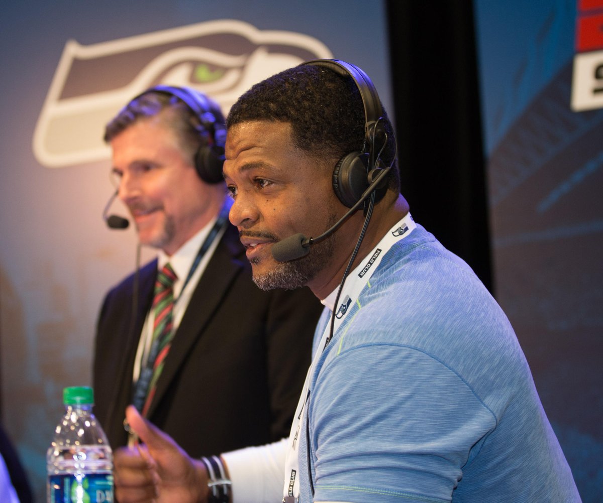 Seahawks Legend Michael Sinclair raised our #12Flag, firing up the @12s ...