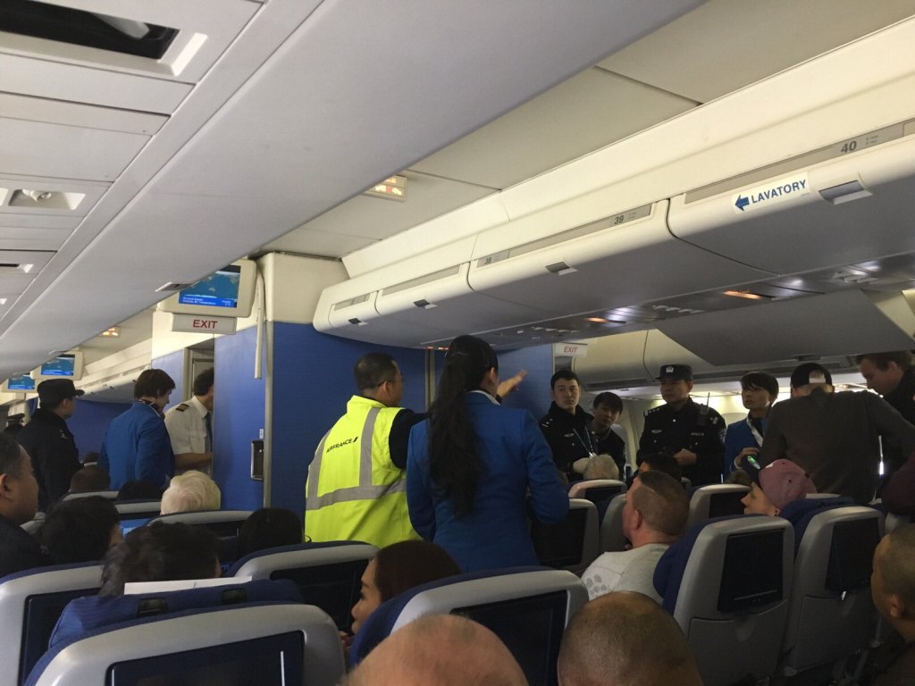 Grams luftfartsblogg: Unruly pax - Curt Lewis