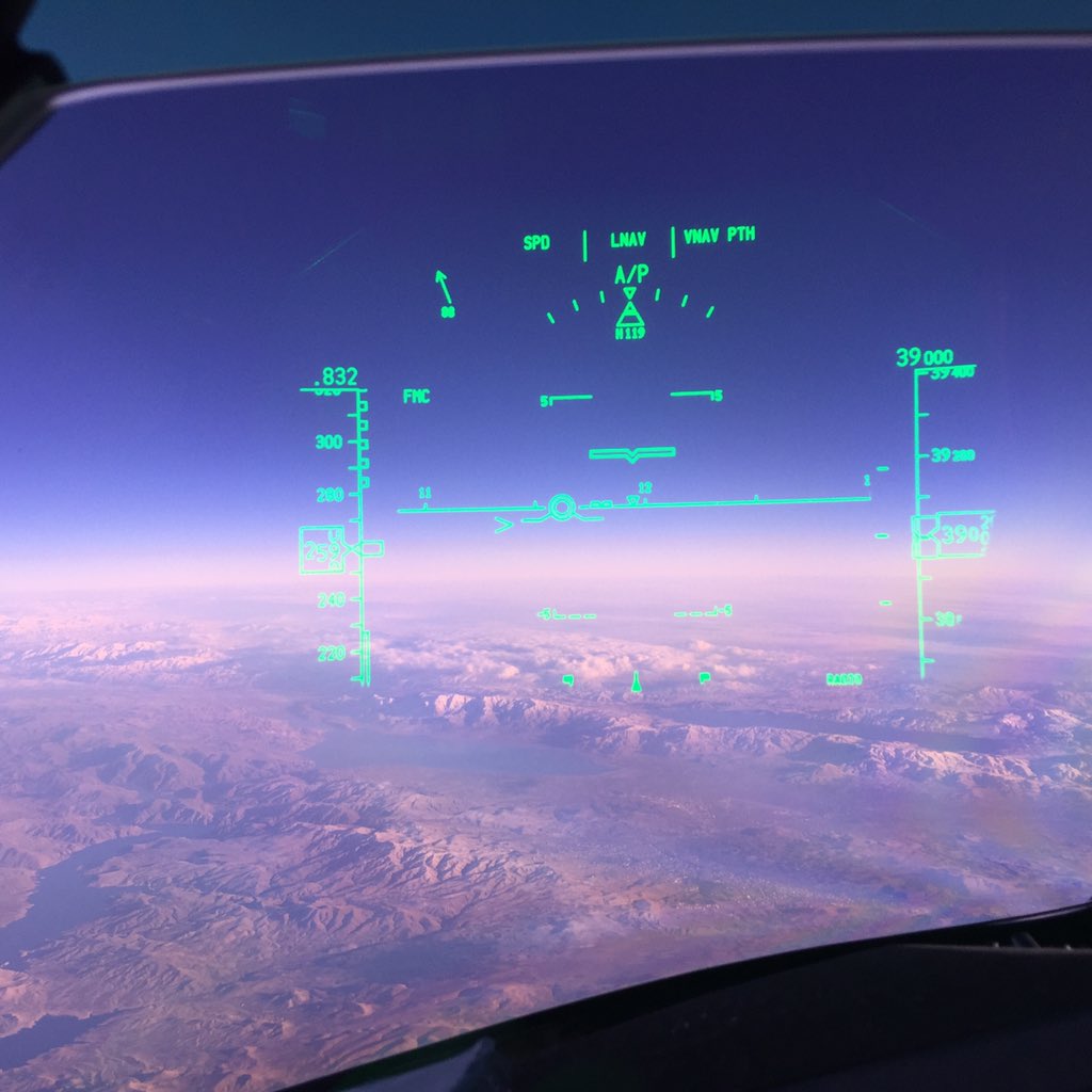 Boeing 787 Cockpit Hud Sunriseblick Aus Dem Modernen Flugzeugcockpit