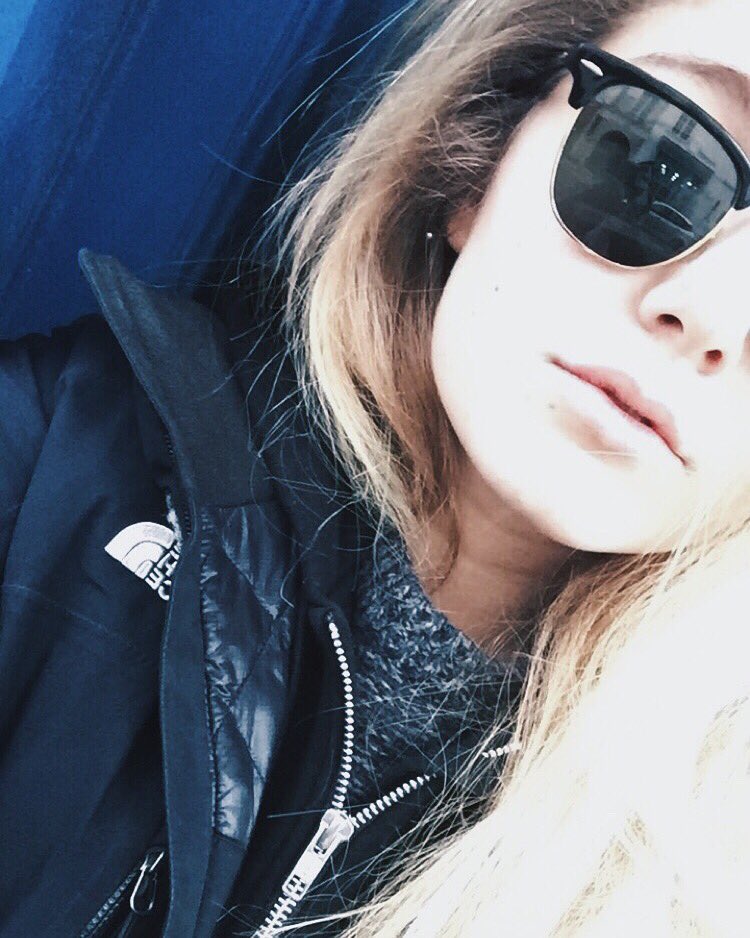 inet__aaur on Twitter: "@sofia_viscardi che sei bella ️"