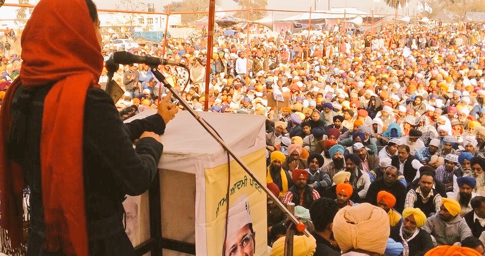 Huge Huge: AAP .@GulPanag addressing a Small AAP rally
