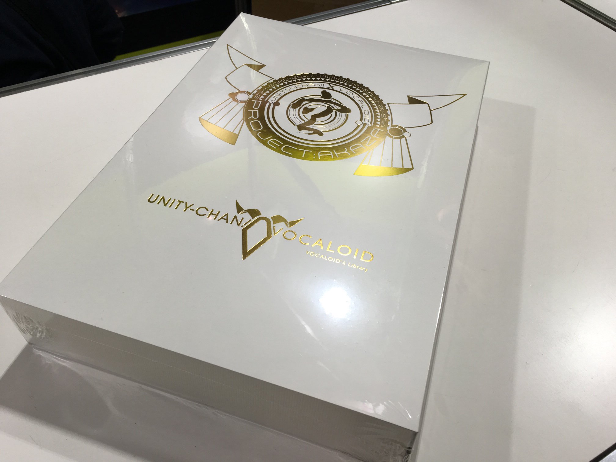 unity-chan!@COGEN2022年1月27日発売！ on Twitter: "グッズも続々搬入中！初公開！これが噂の「C89特別仕様 『VOCALOID4 Library unity ...