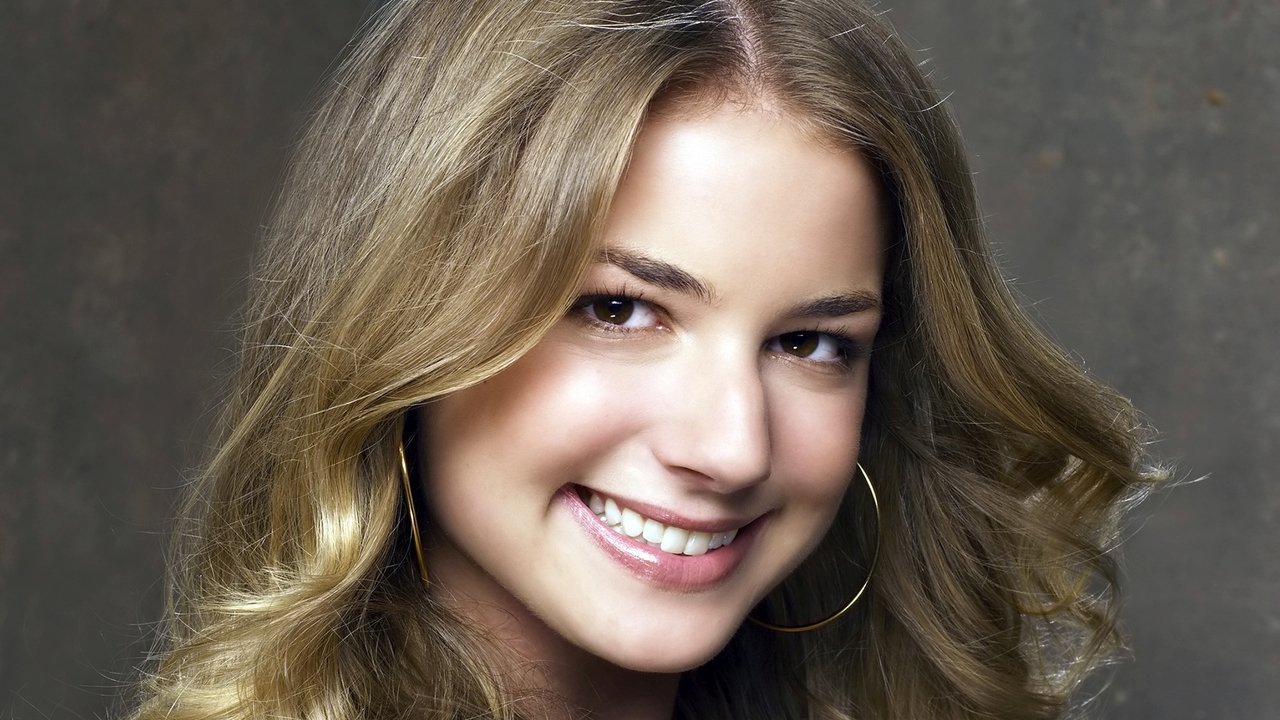 Emily Vancamp Wallpaper