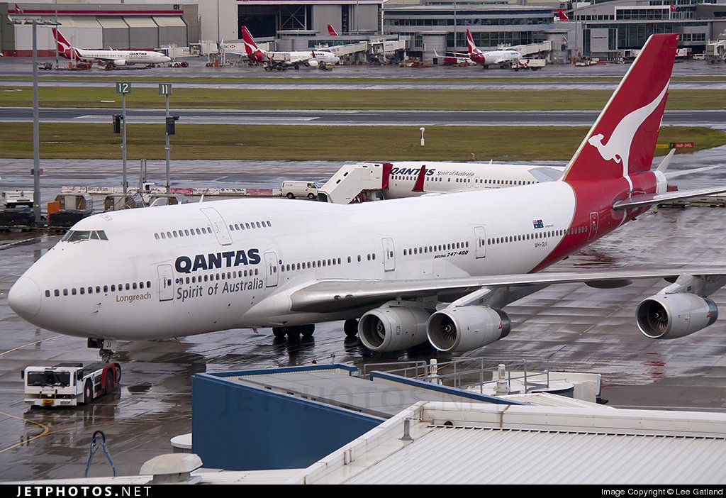 747s can accommodate a non-functioning fifth-pod engine (historical ...