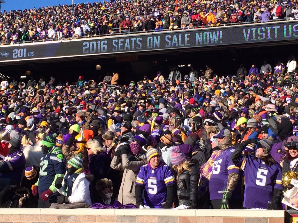 Vikings crowd at TCF stunned silent after that Adrian Peterson fumble ...