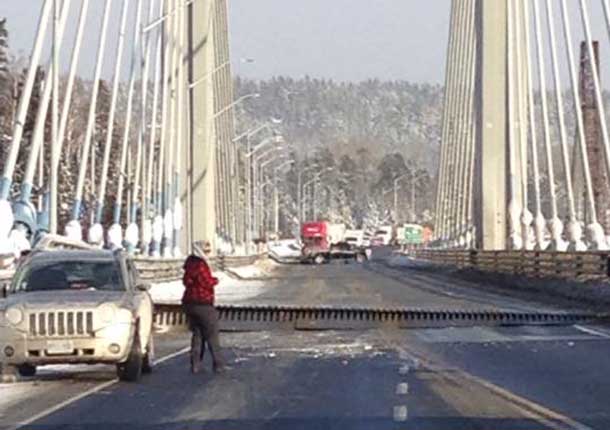 Canadian bridge splits due to extreme cold – ‘Closed indefinitely ...
