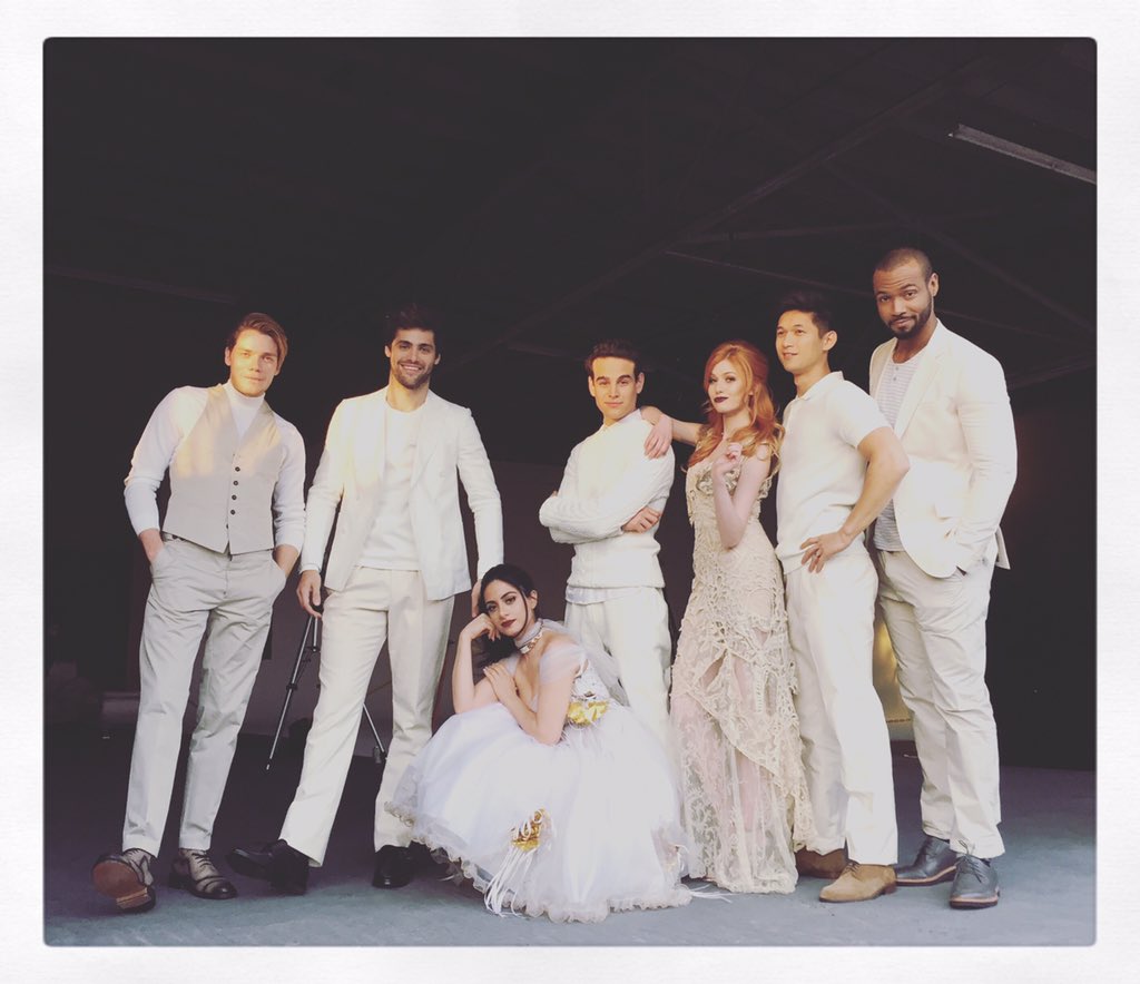 阿綾★冬季猛禽樂園 - [ #闇影獵人 #domberto ] 拍BELLO的雜誌!!!全白的好漂亮!!!!Dom穿的我喜wwwwww 伊莎貝 ...