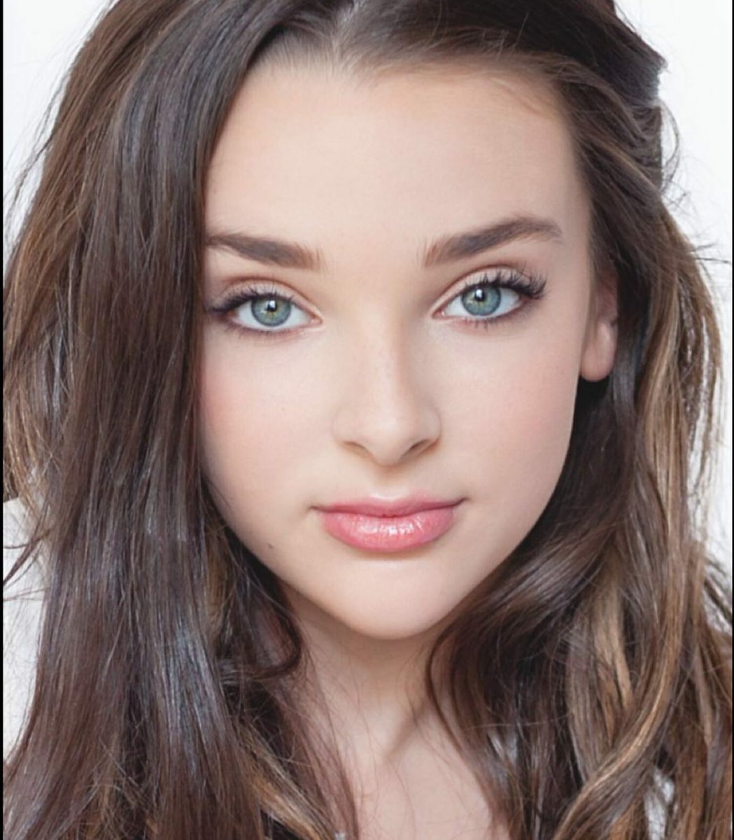 Kendall Vertes Headshot Season 4