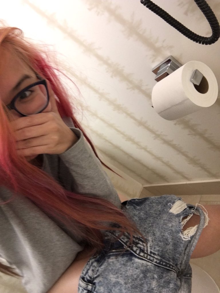 Tw Pornstars 🍖 Harriet Sugarcookie 🍖 Twitter Good Luck Toilet Selfie 544 Pm 20 Jan 2016