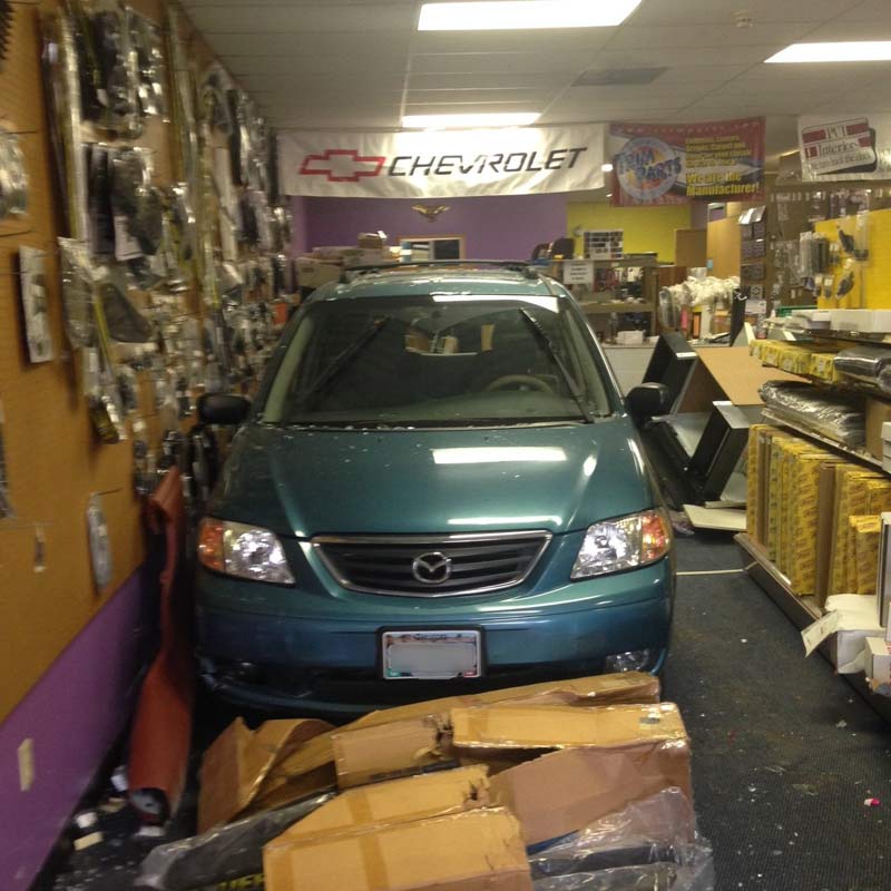 Driver suffering medical issue crashes into Aloha auto parts store ... Driver suffering medical issue crashes into Aloha auto parts store ...