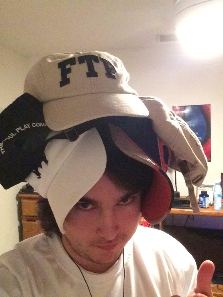 A Fan Challenged T.I. To An Anti-Gravity Hat Challenge and the Internet ...