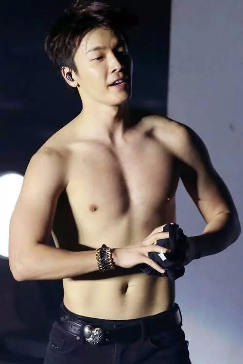 Lee Donghae Abs