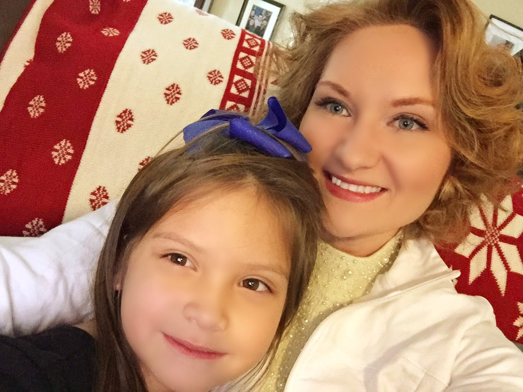 Paula Loeffler's Instagram, Twitter & Facebook on IDCrawl