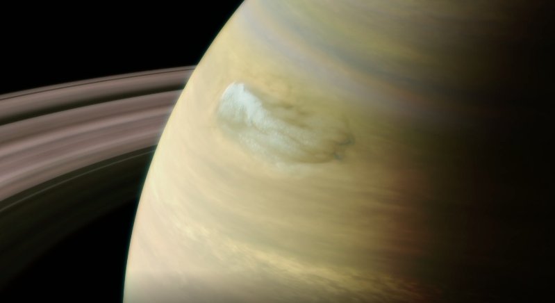 Saturn's powerful storms generate winds of 1,100 mph and lightning ...