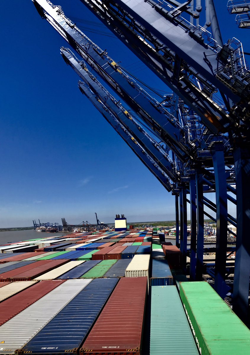 Mega- Ship CSCL Arctic Ocean arrives fully laden from Singapore - Video