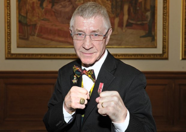 Leithers have vowed to build a statue of boxing legend Ken Buchanan ...