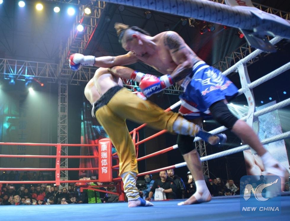 Kungfu monk Yi Long from China's Shaolin Temple K.O. Japanese boxer ...