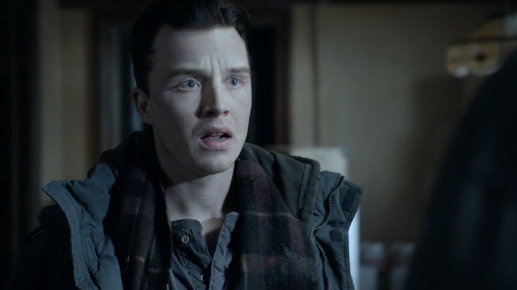 Mickey Milkovich Screencaps