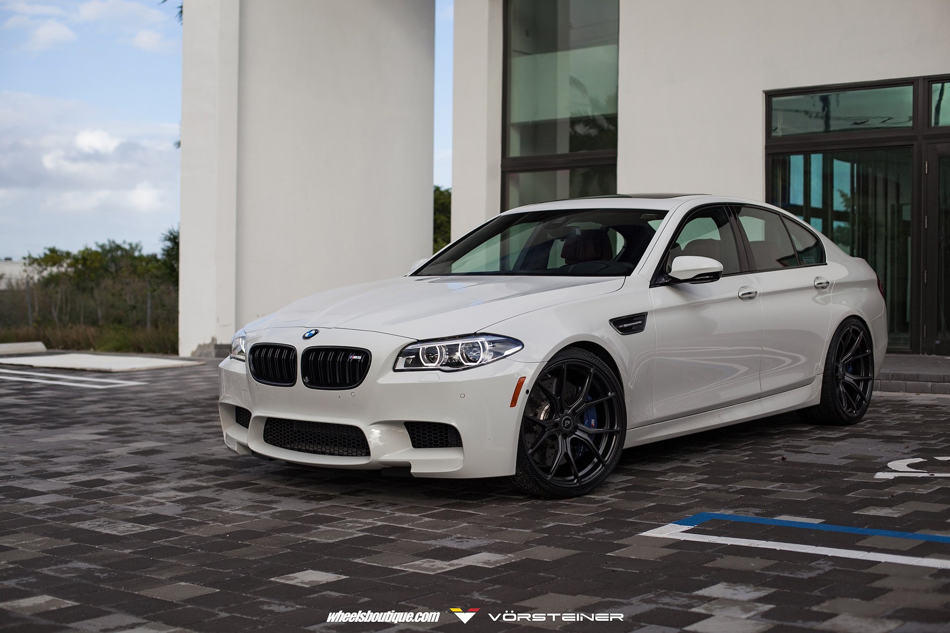 Bmw M5 White With Black Rims