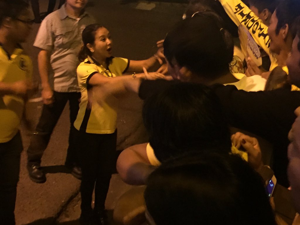 Mar Roxas with son Paulo, wife Korina now at Plaza Quezon for the LP ...