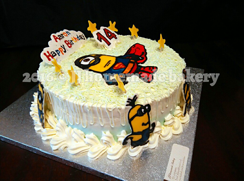 Minion Superman Cake