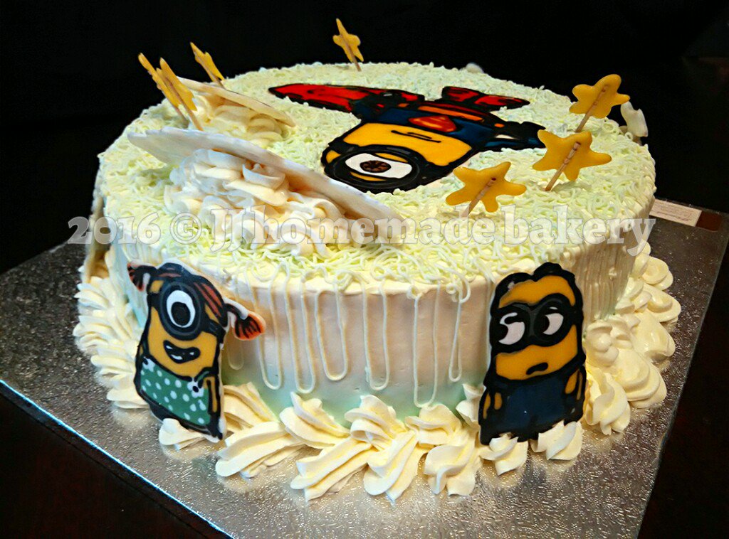 Minion Superman Cake