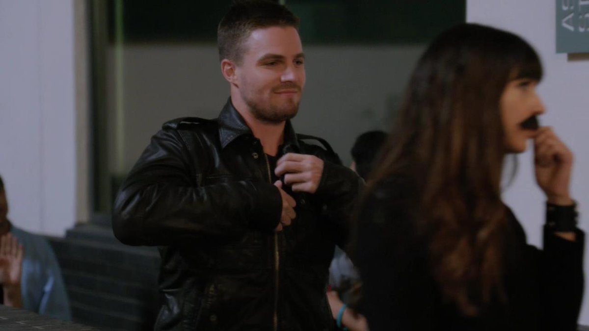 Stephen Amell New Girl