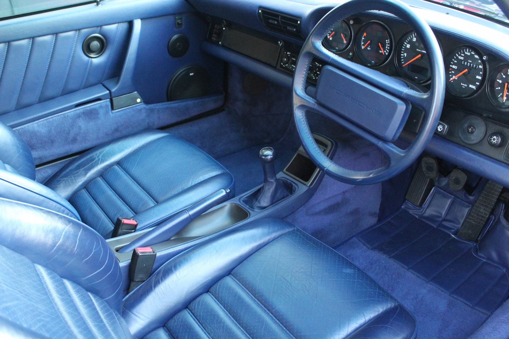Porsche 964 Turbo Interior