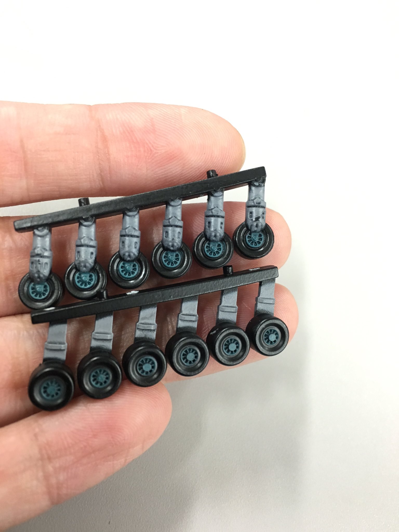 株式会社海洋堂 on Twitter: "ちなみにこちらが着地状態に使用するランディングギアです。装着すると他のパーツに隠れて見えない部分まで、精巧に再現されています。 【センムの部屋】未来 ...