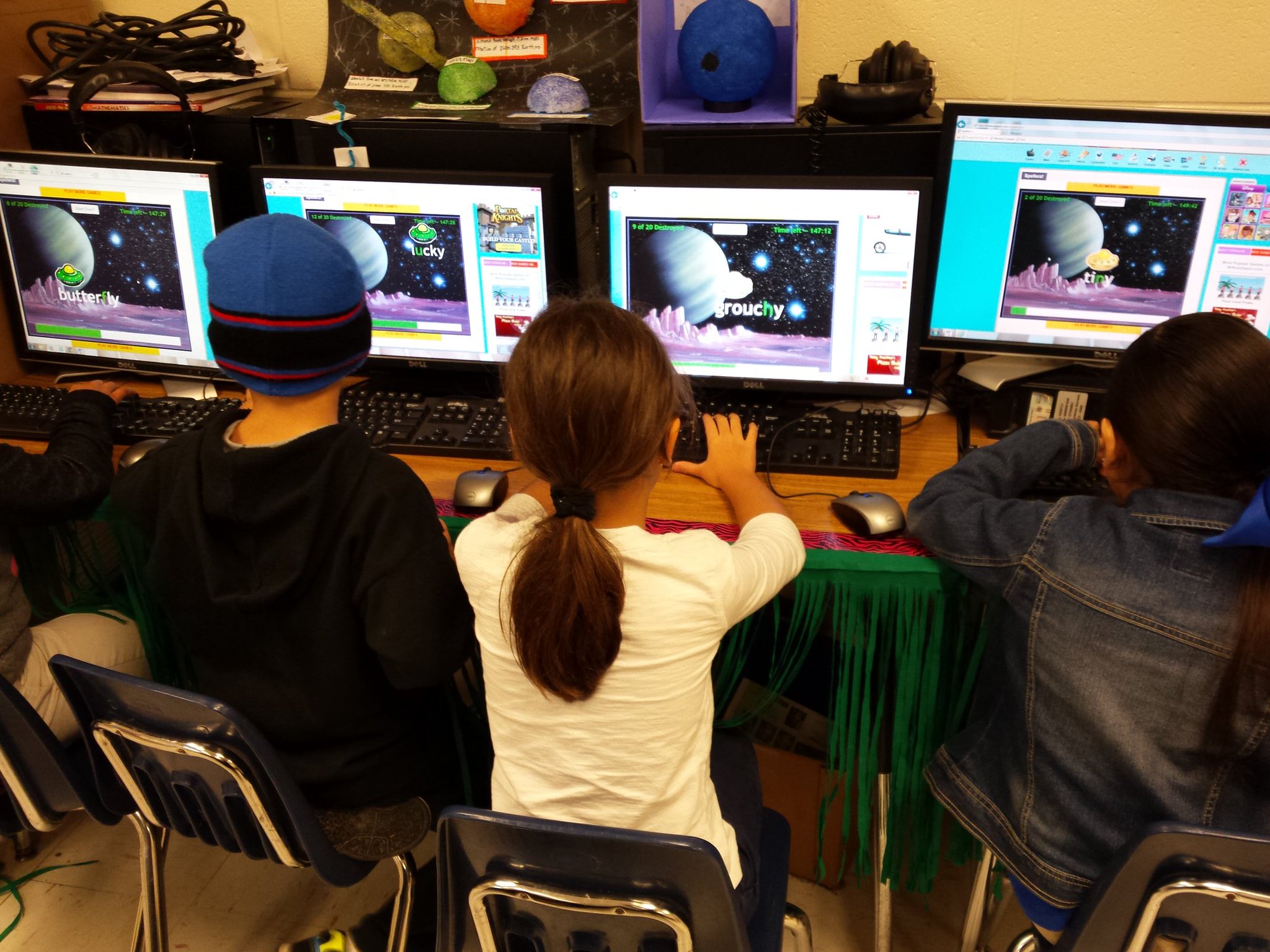 Aracely Izaguirre on Twitter: "ELAR stations fun!! my kiddos love technology! #DLDayTeach # ...