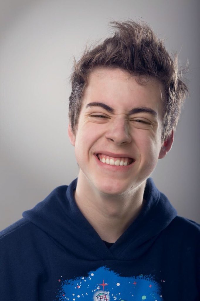 Info Cellbit on Twitter: "UM RT = UM VOTO! #YoutubersAwardsCellbit https://t.co/z4F9LvFsTZ"