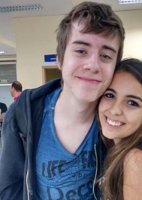 Info Cellbit on Twitter: "UM RT = UM VOTO! #YoutubersAwardsCellbit https://t.co/fPkkHp381i"