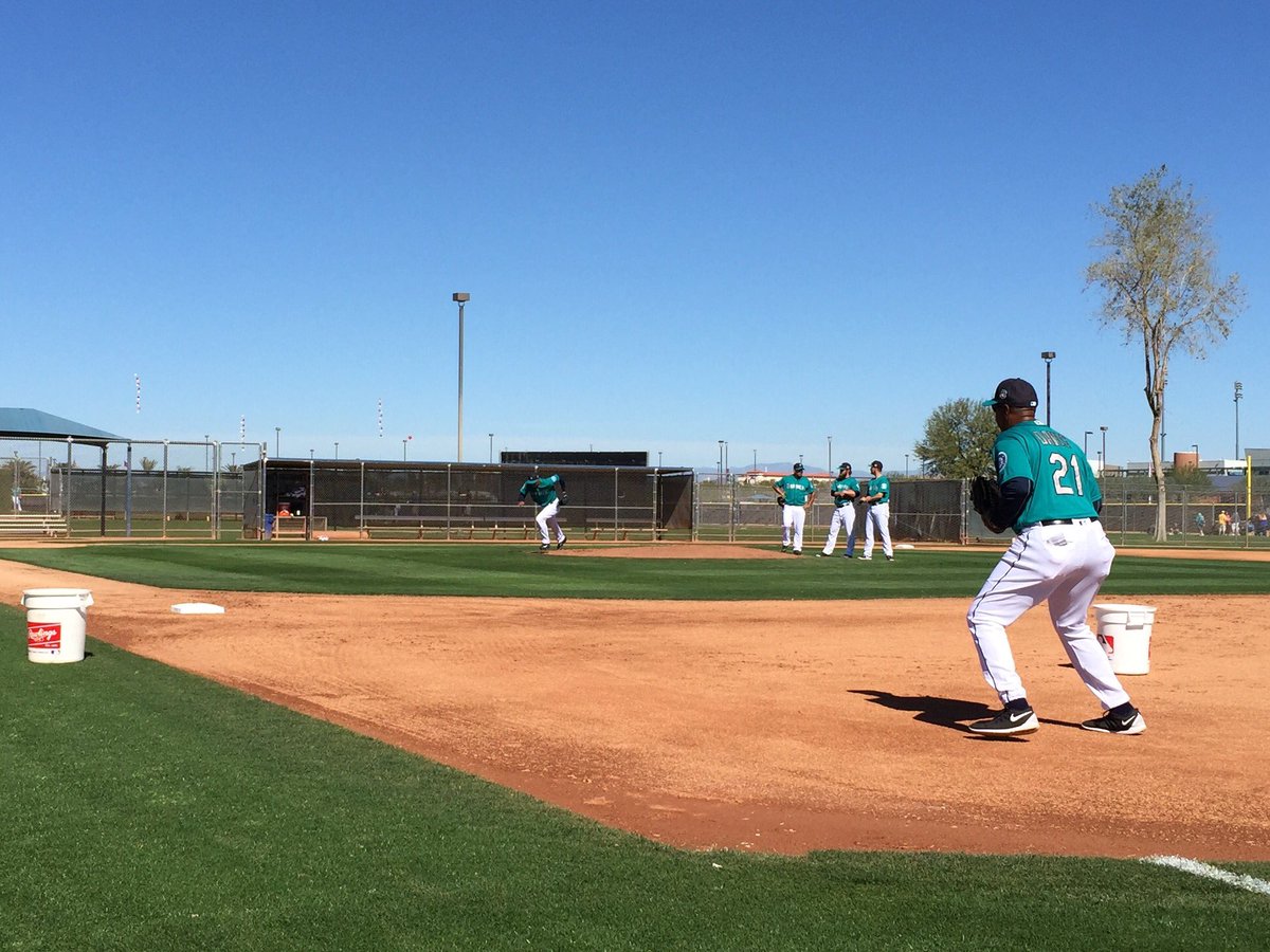 Alvin Davis back at first base as he helps with some PFP. #MarinersST ...