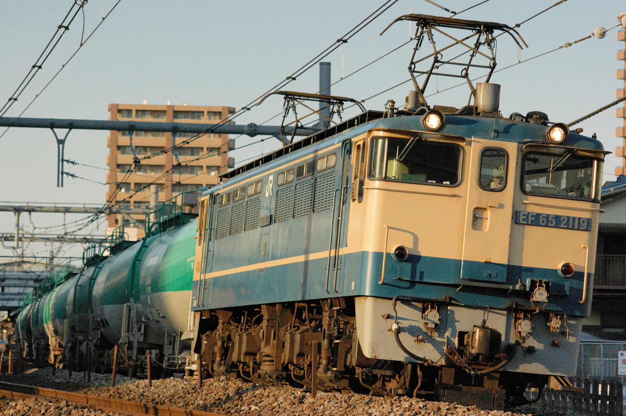 🐸ケロ鉄📸 on Twitter: "EF65 2121【新鶴見】が墜ちたって噂があるけど、その可能性は十分にある 貨物機PF原色(2119 2121)はダイヤ改正で廃車になるからな 原色撮ら ...