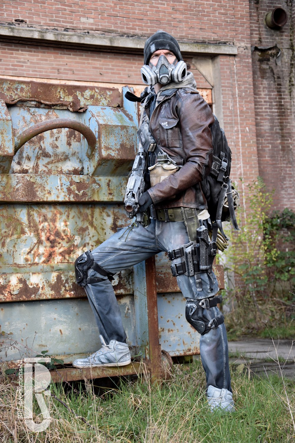 Airsoft Gas Mask Loadout