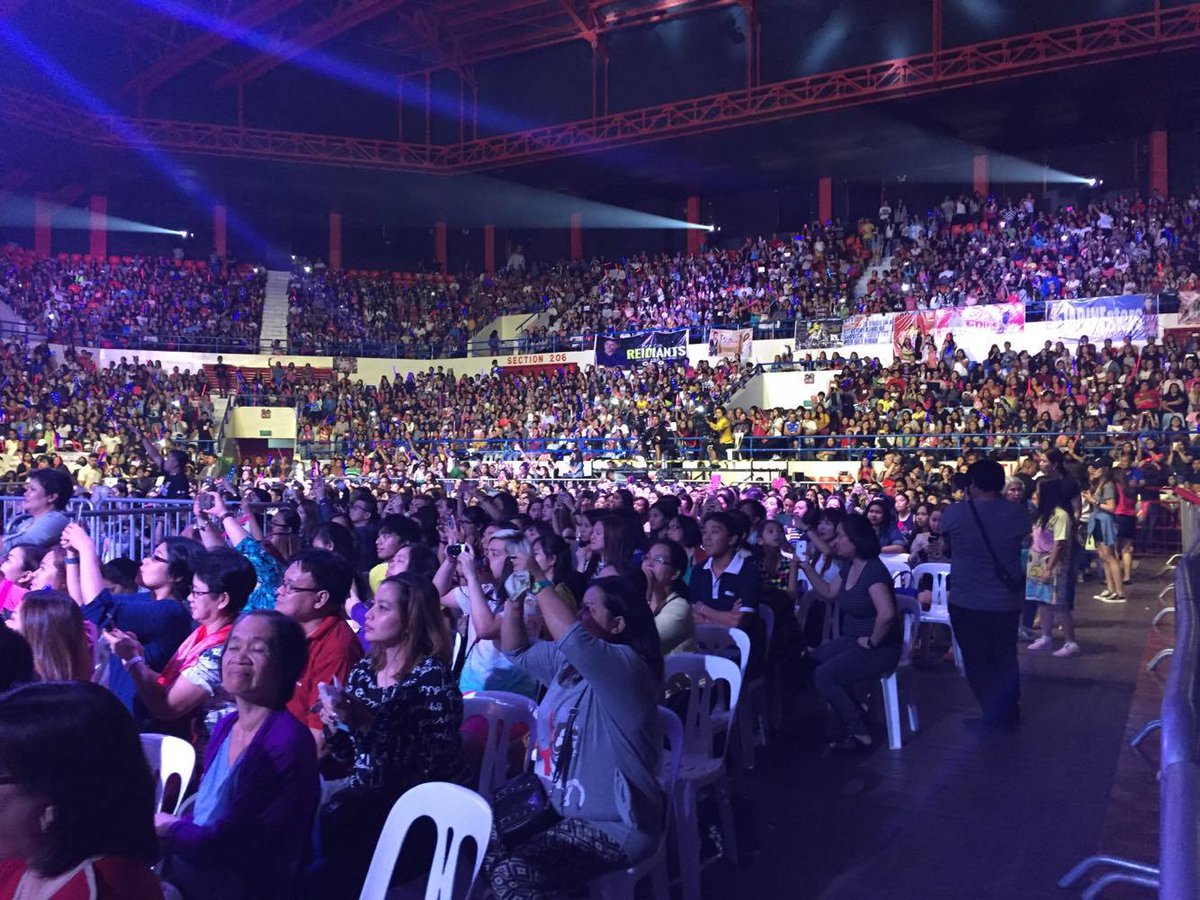 Hundreds of otwolistas troop to ynares center, antipolo to watch the ...