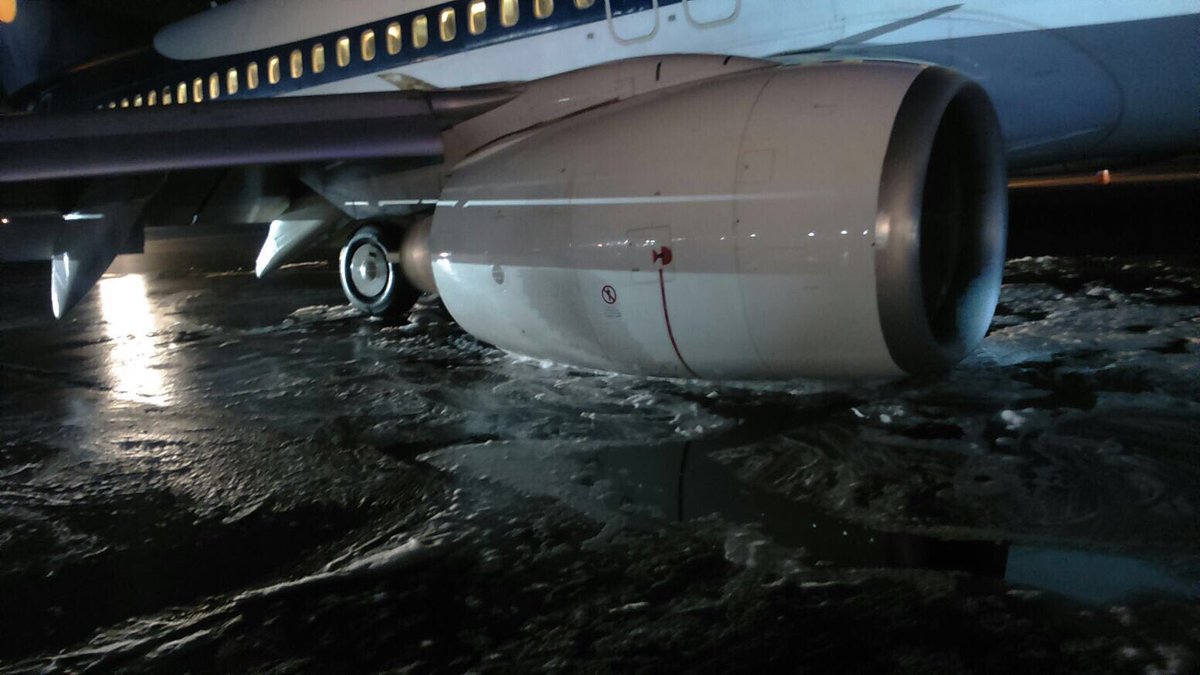 Grams luftfartsblogg: B737 in rare accident - Gear collapse - Curt Lewis